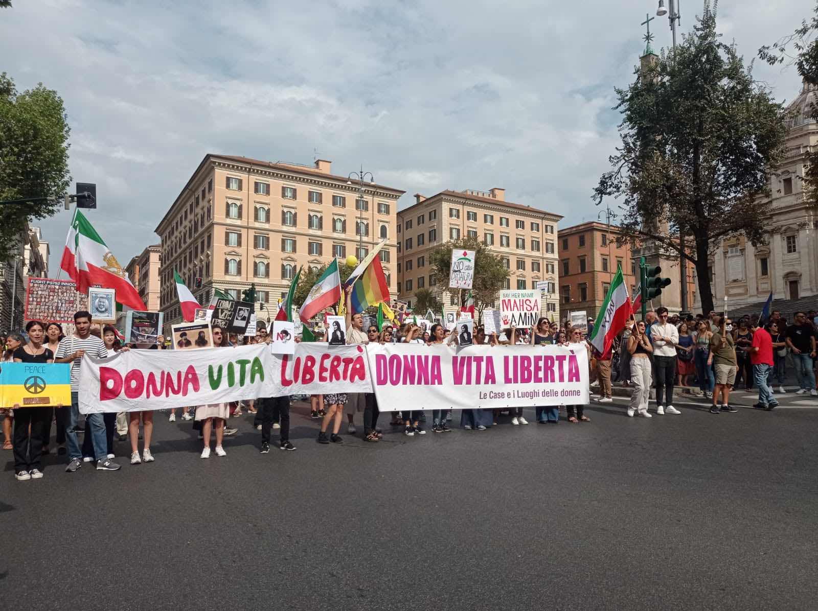 Mahasa Amini Day a sostegno di tutte le donne del mondo – The Parallel ...